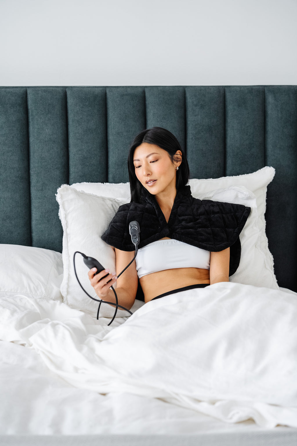 the hot & heavy neck and shoulder weighted wrap: black – bodylove · basics